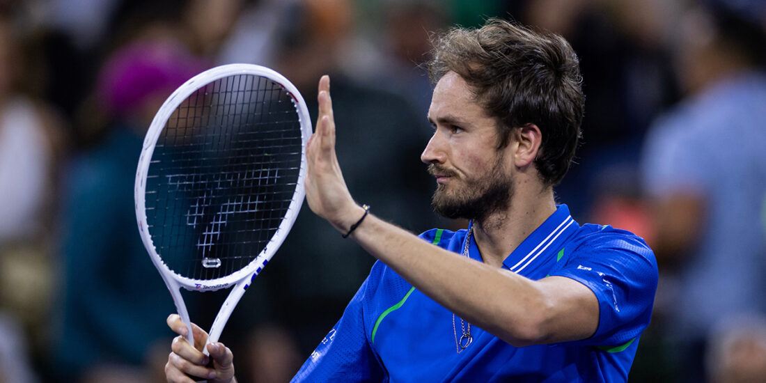 Daniil Medvedev offers flimsy excuse for ugly finger incident in Paris