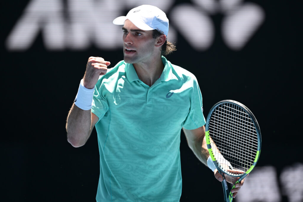 Eliot Spizzirri reacts to Australian Open's decision to close the roof ...