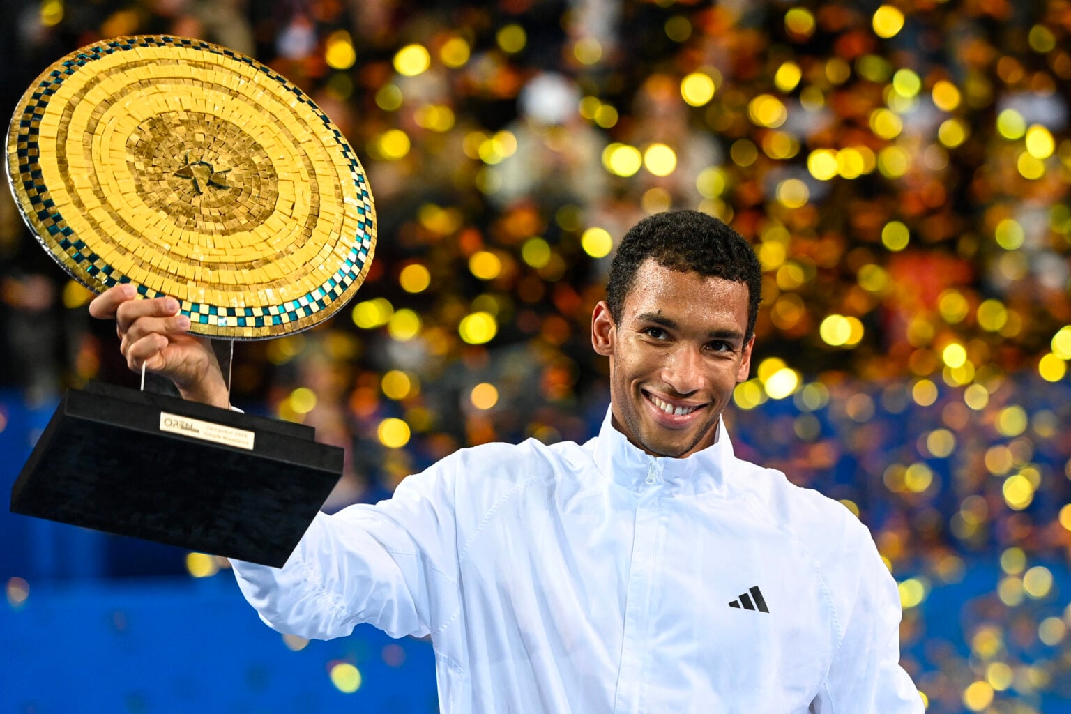 Felix Auger-Aliassime has now beaten two of Jannik Sinner's records ...