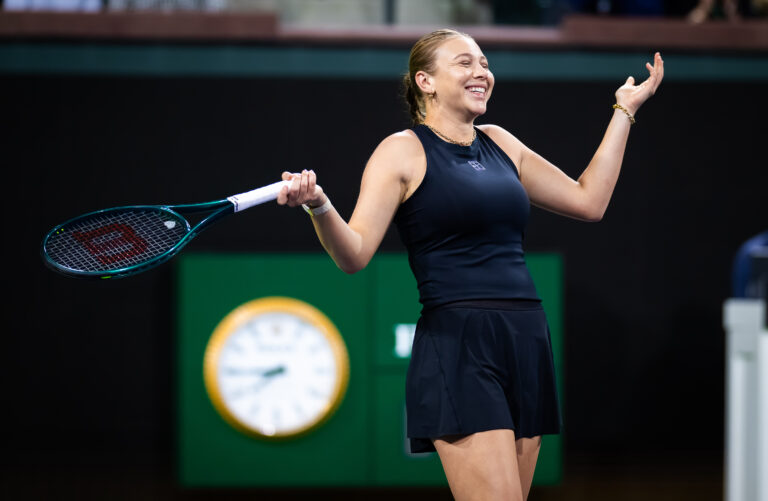 Amanda Anisimova speaks on court straight after beating Emma Raducanu ...